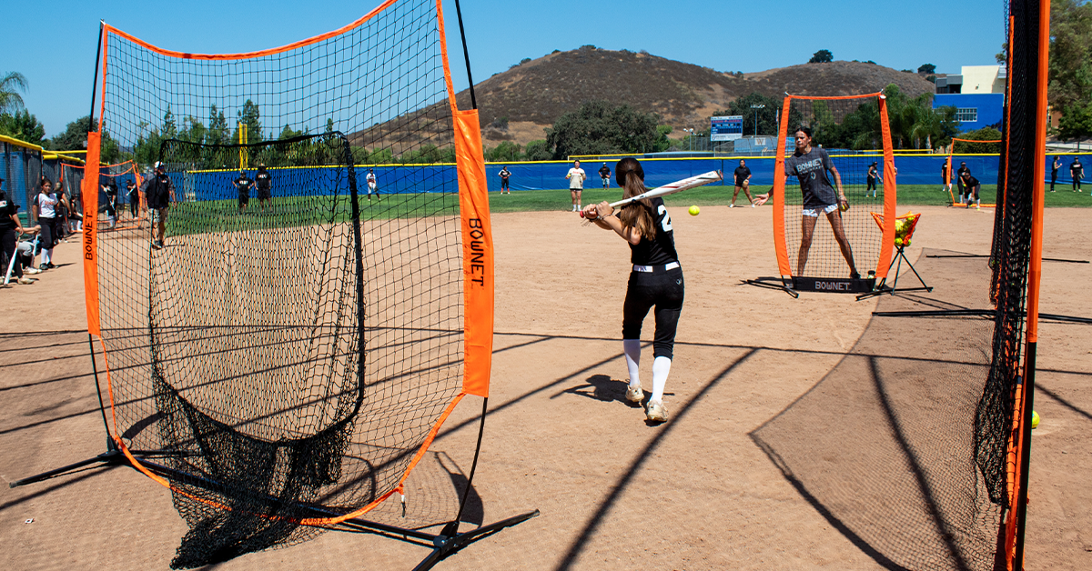 Differences Between Slowpitch and Fastpitch Softball – Bownet